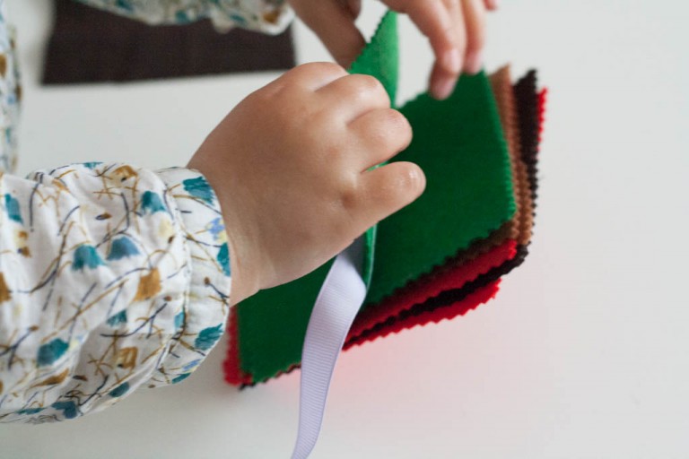 COMO ENSEÑAR A DESABROCHAR BOTONES - The Beautiful Project
